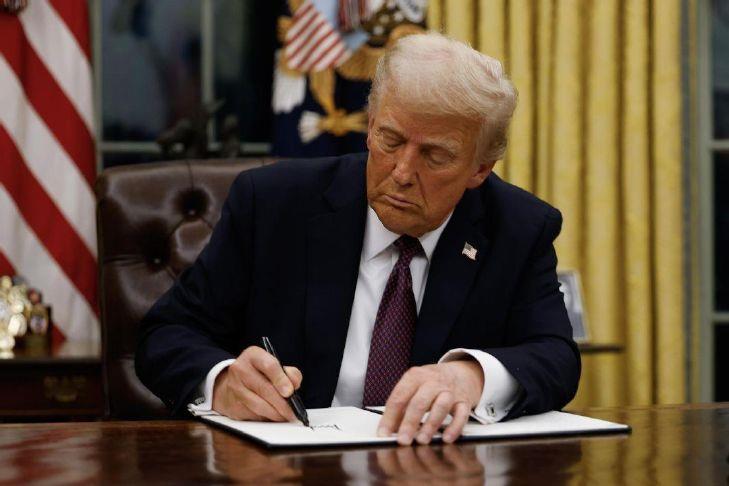 Trump retaliates after Colombia refuses undocumented immigrants | The Day