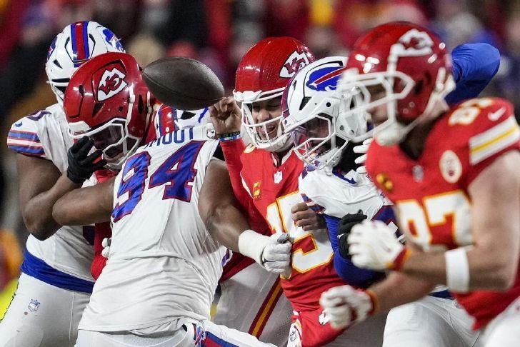 The Chiefs get more Mahomes magic and advance to 3rd straight Super Bowl, beating the Bills 32 ...