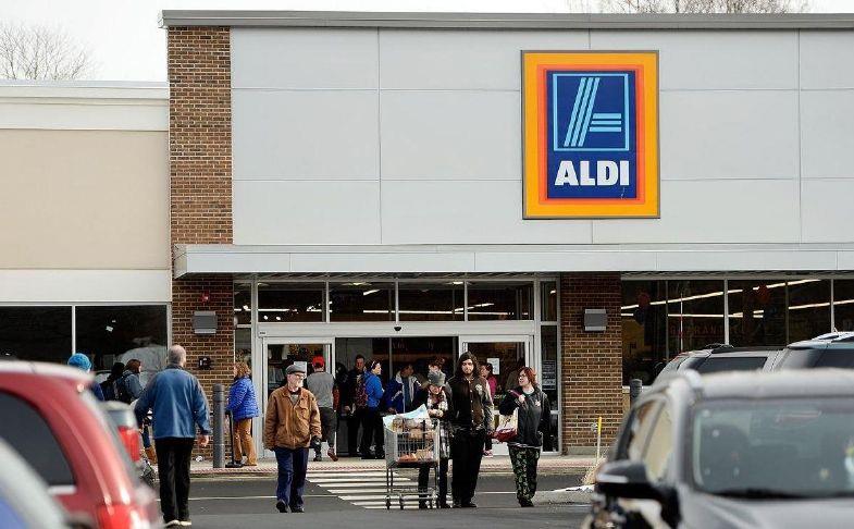 Hundreds crowd outside Groton Shopping Center for Aldi opening | The Day