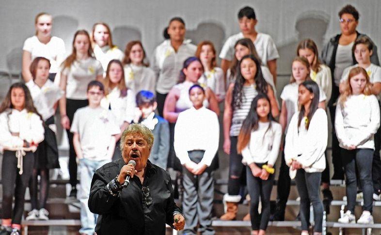 Tony Orlando Sings with Cutler middle school students | The Day