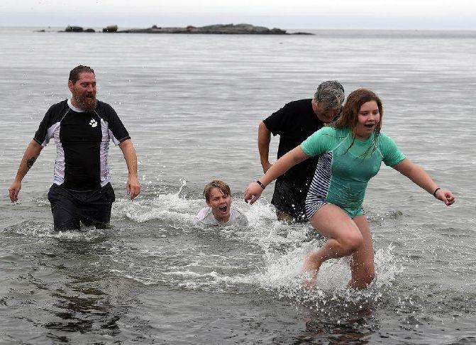 Samaritan Swim hits the water for charity in Groton | The Day