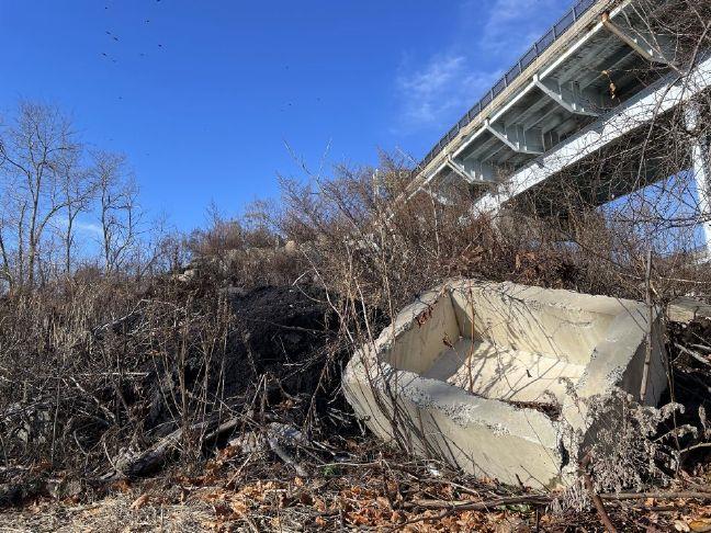 New London sidewalk debris to be removed from Bates Woods | The Day