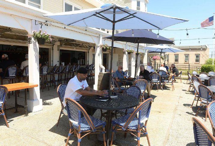 New London firefighter serves up online restaurant reviews | The Day