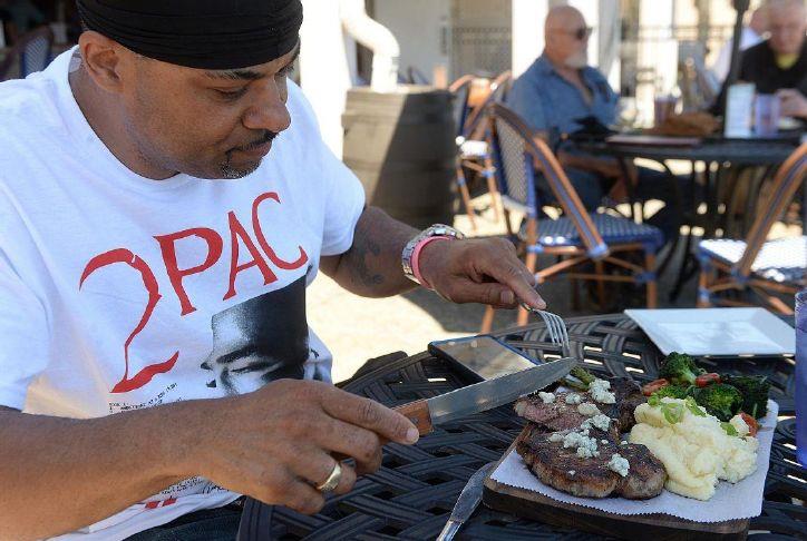 New London firefighter serves up online restaurant reviews | The Day