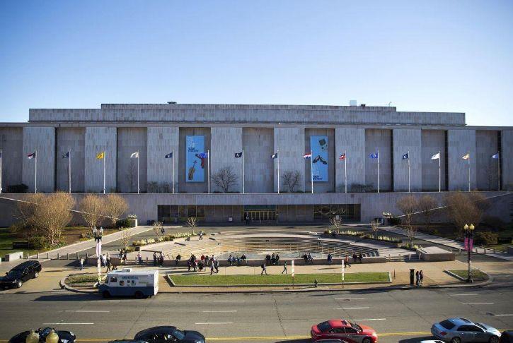 White House orders review of exhibits at Smithsonian museums ahead of ...