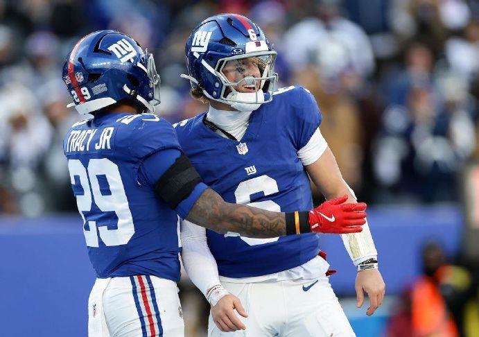 Giants owner John Mara gets a game ball after 34-17 victory over ...